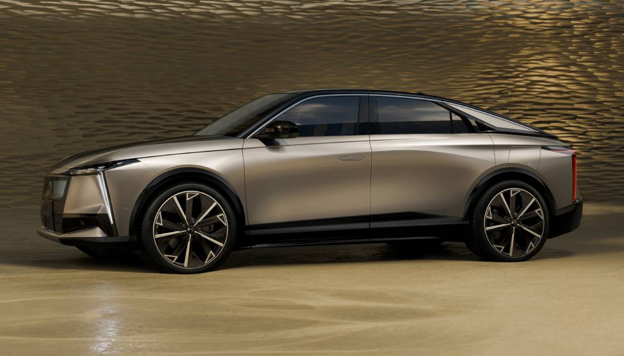 DS N°8: la nuova ammiraglia elettrica DS debutta a Bruxelles